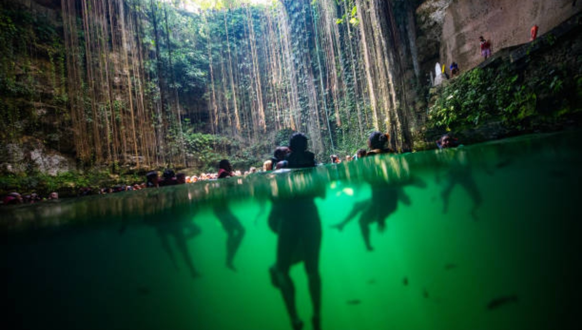 ¿Por qué no debes nadar en los cenotes pasado el atardecer?